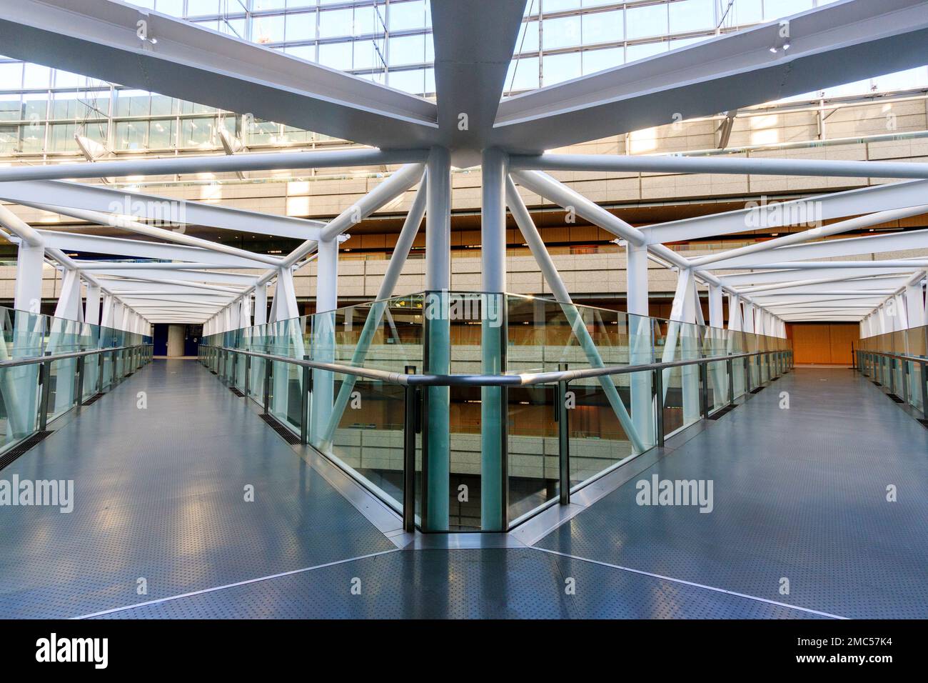Interior of Tokyo International Forum building. Two connecting bridges ...