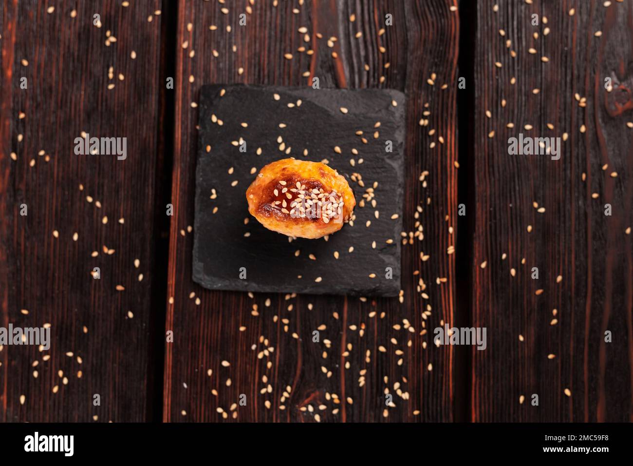 Baked shrimp gunkan on wooden background. Simple gunkan sushi with ...