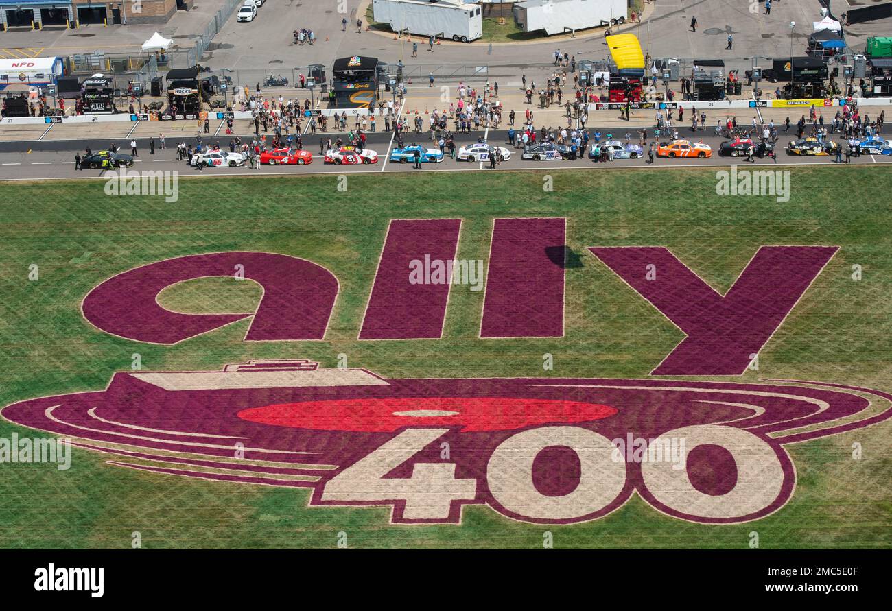A member of the U.S. Navy Parachute Demonstration Team, "The Leap Frogs ...