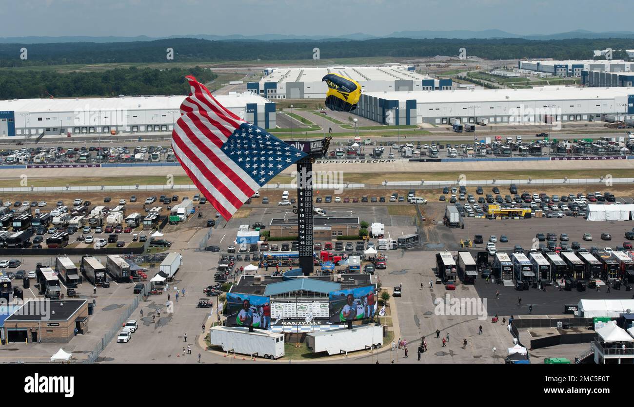 A member of the U.S. Navy Parachute Demonstration Team, "The Leap Frogs ...