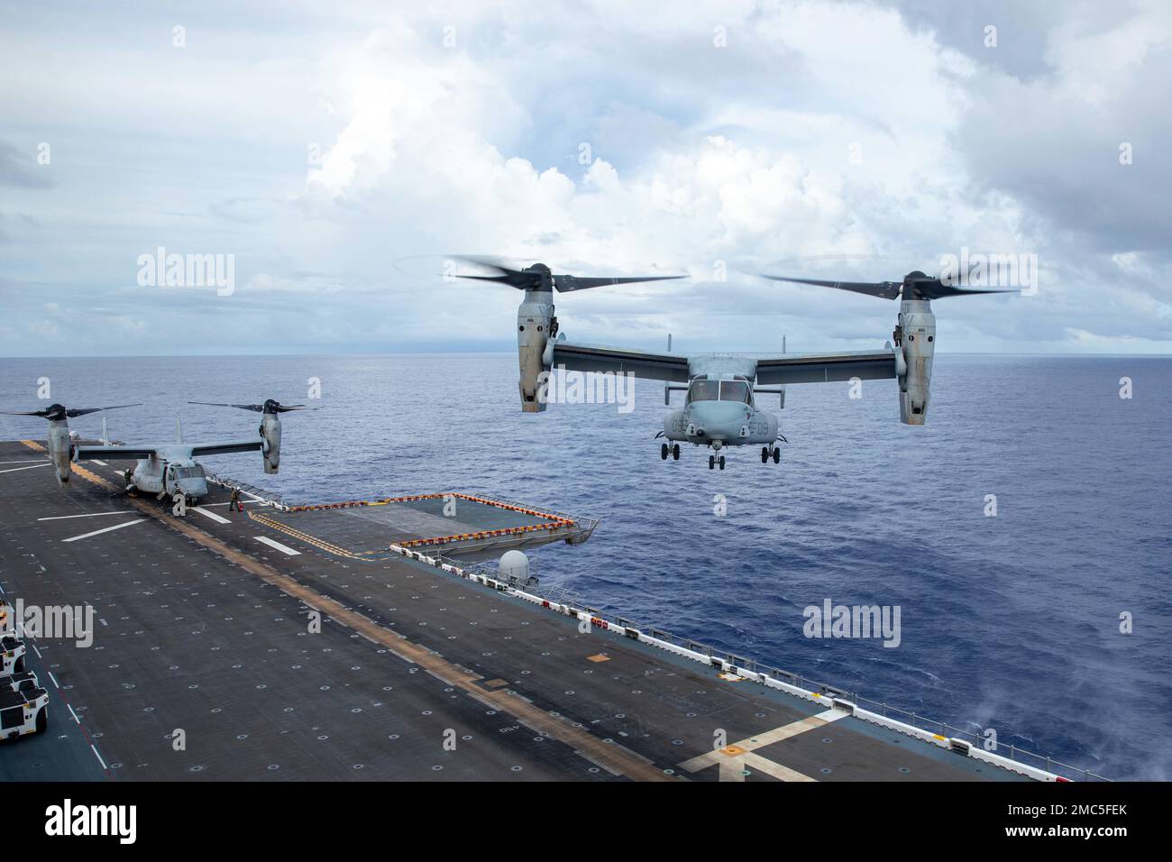 A U.S. Marine Corps MV-22B Osprey aircraft with Marine Medium Tiltrotor ...