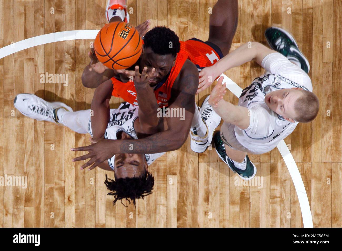 Illinois' Kofi Cockburn, top, shoots against Michigan State's Julius ...
