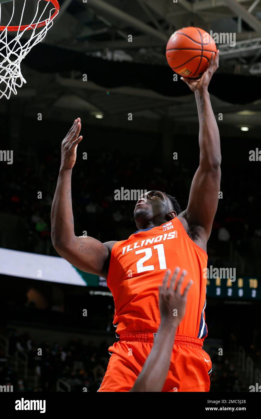 Illinois' Kofi Cockburn shoots against Michigan State during the first ...
