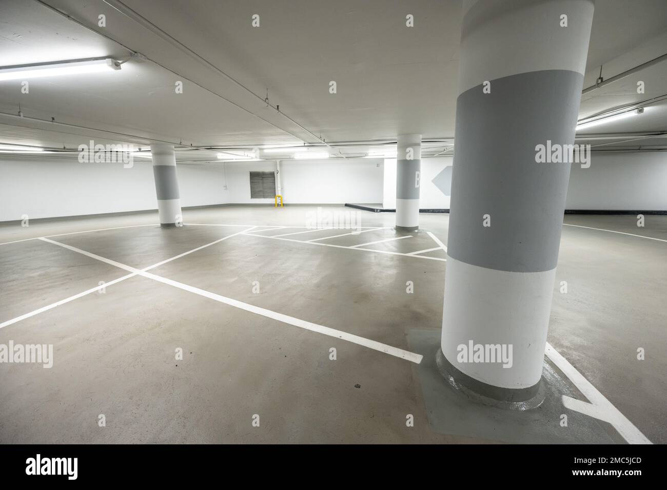 Inside an empty parking garage Stock Photo - Alamy