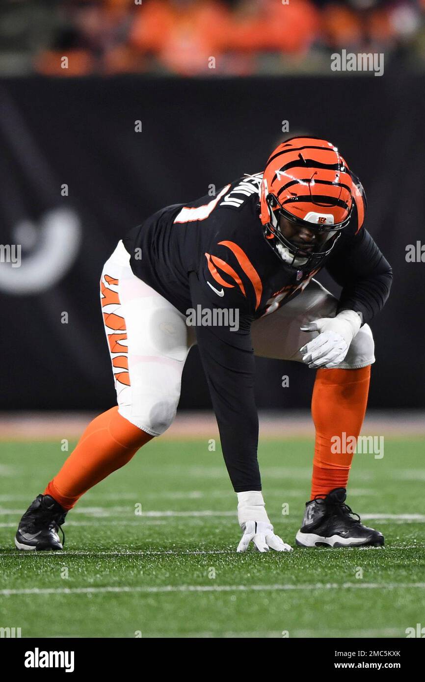 Cincinnati Bengals guard Hakeem Adeniji (77) lines up for the play ...