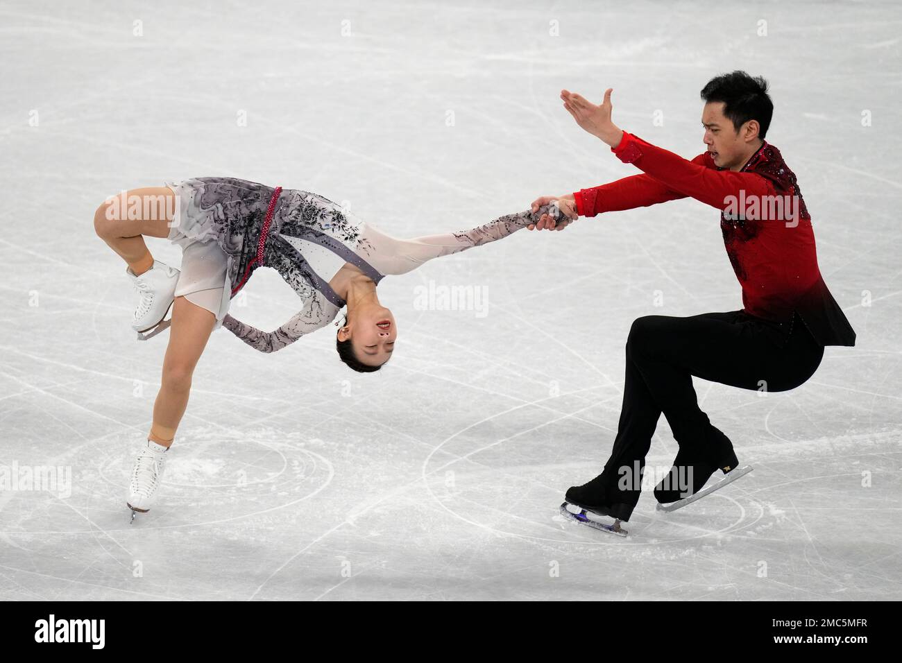 Peng Cheng and Jin Yang, of China, compete in the pairs free skate ...