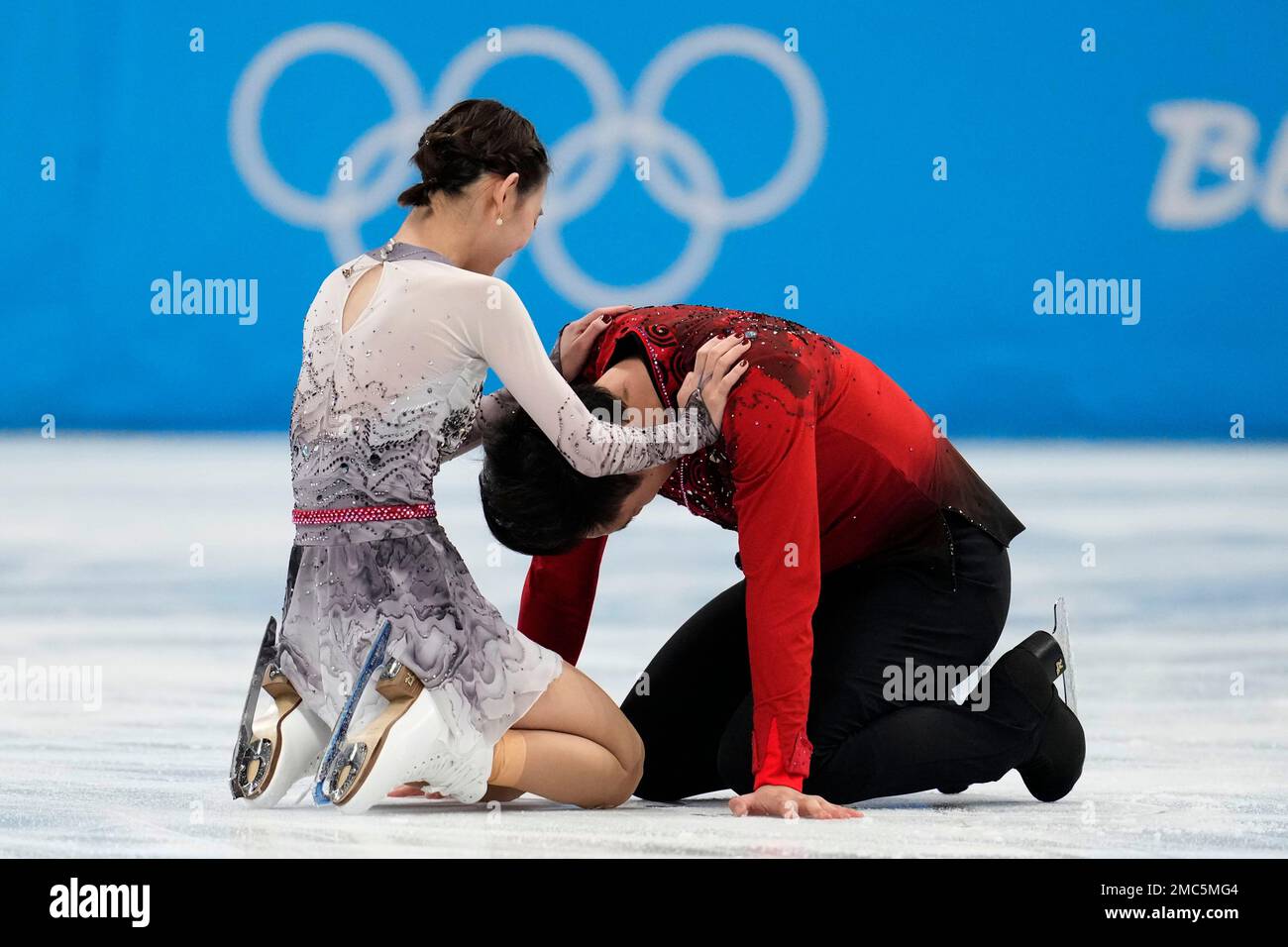 Peng Cheng and Jin Yang, of China, compete in the pairs free skate ...