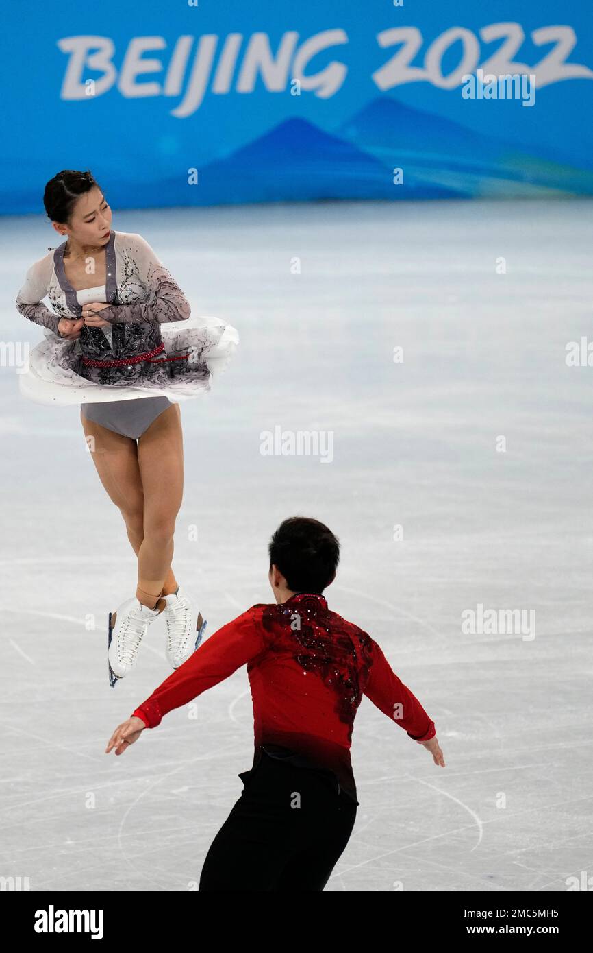 Peng Cheng and Jin Yang, of China, compete in the pairs free skate ...