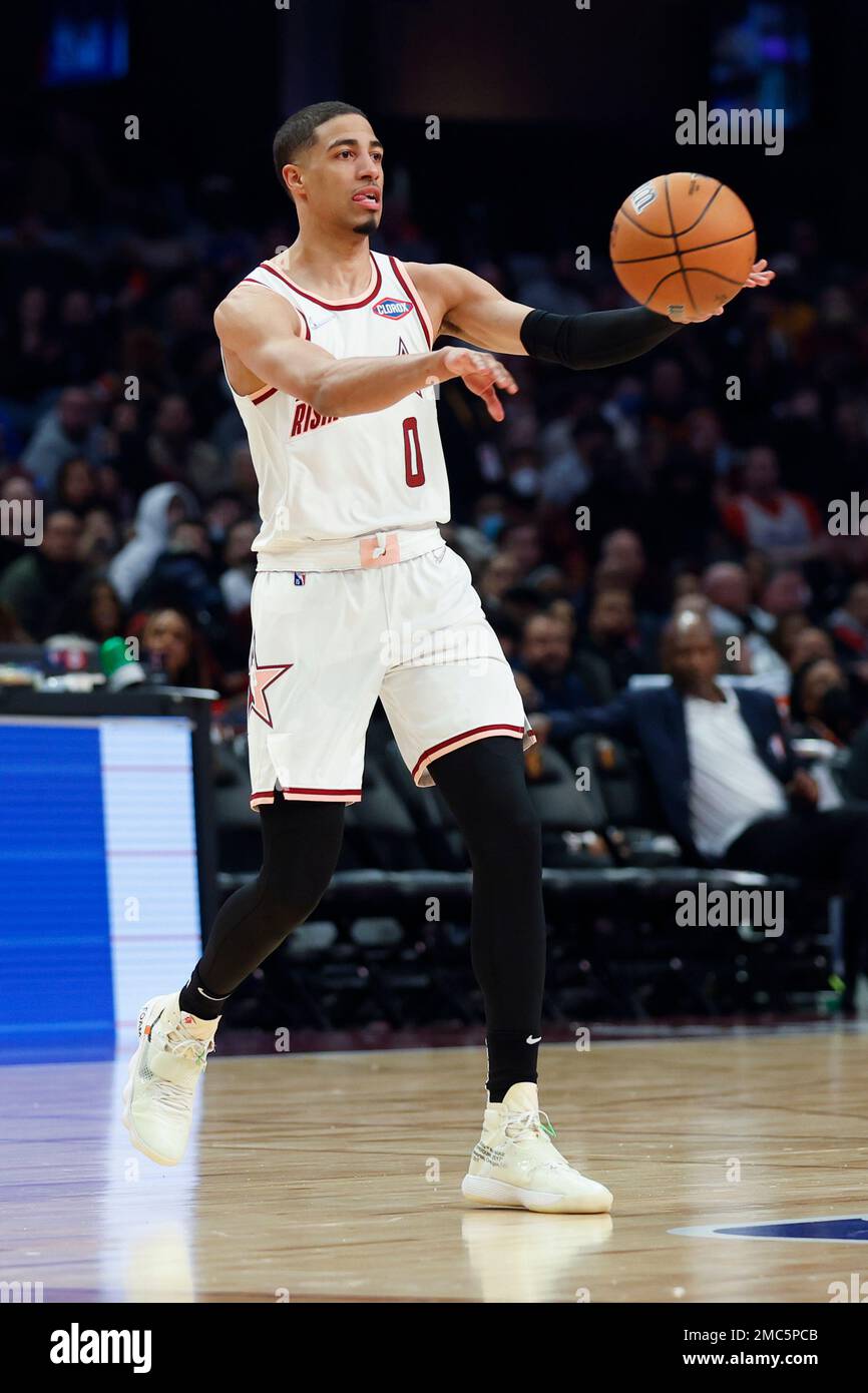 Team Isiah's Tyrese Haliburton, of the Indiana Pacers, passes against ...
