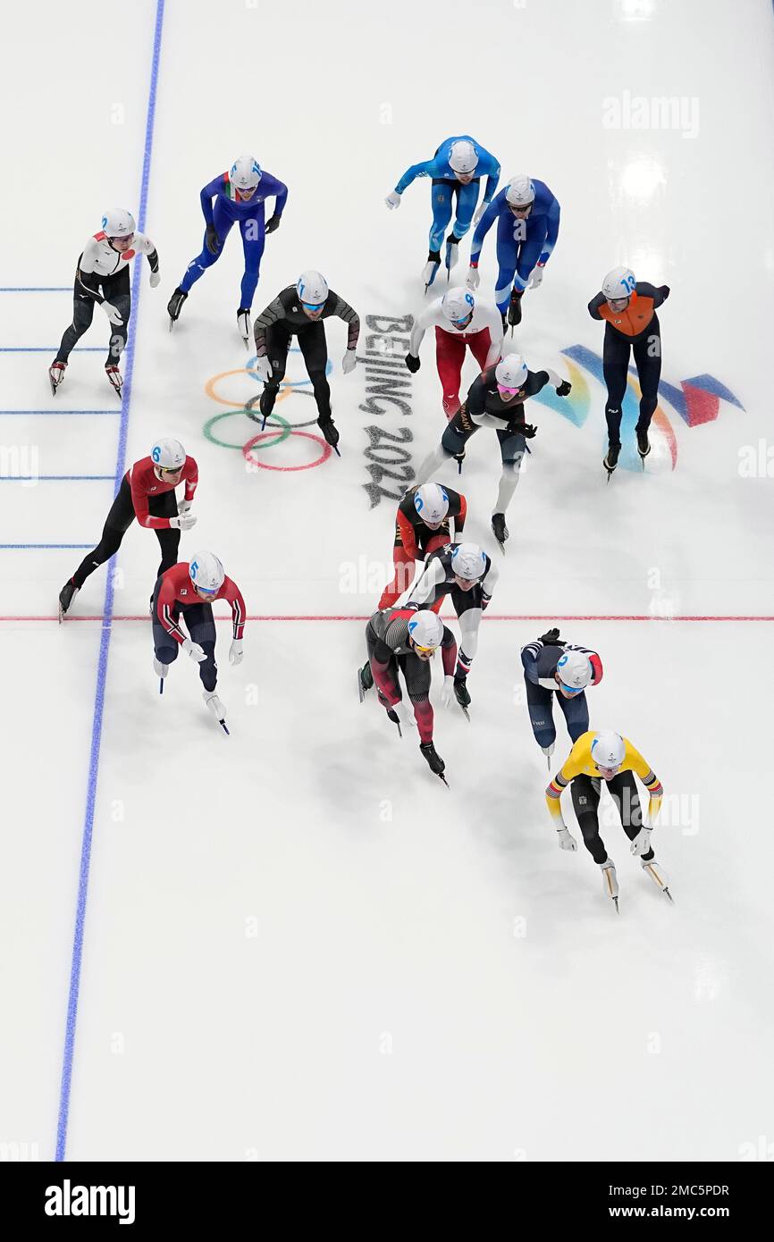 Athletes compete during the men's speedskating mass start semifinals at ...