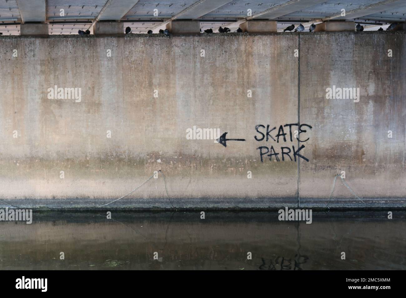 A sign of "skate park" on a wall Stock Photo - Alamy
