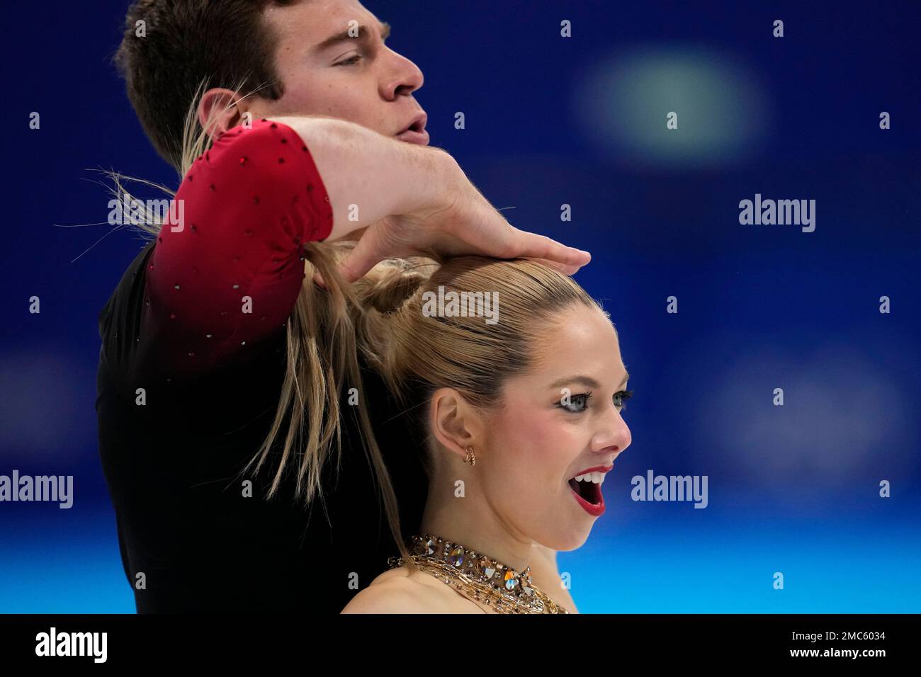 Alexa Knierim and Brandon Frazier, of the United States, compete in the ...