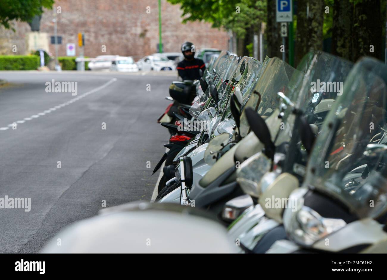 Walking around the Old town of Siena, Italy Stock Photo - Alamy