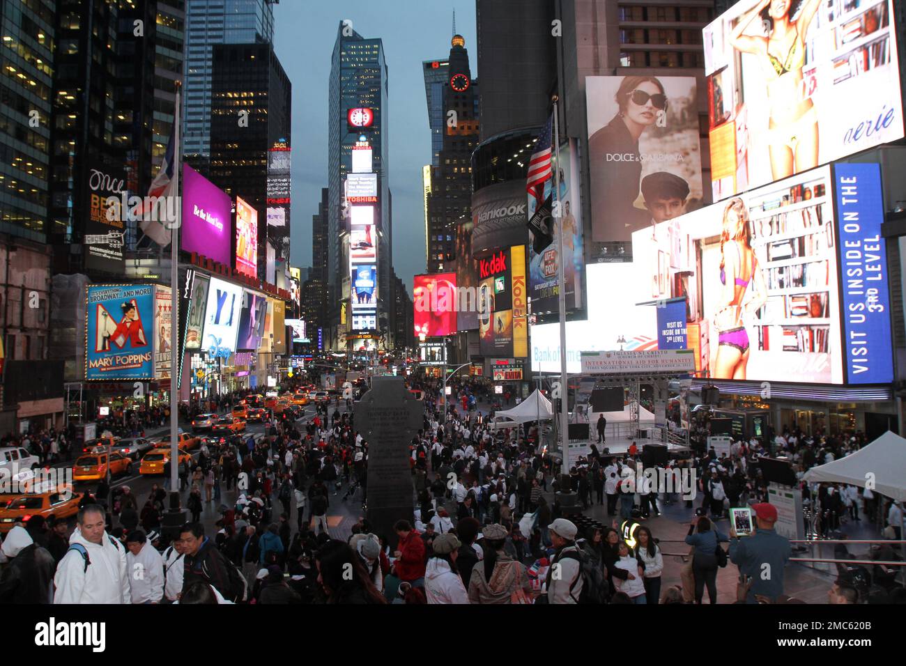 Times square en hi-res stock photography and images - Alamy
