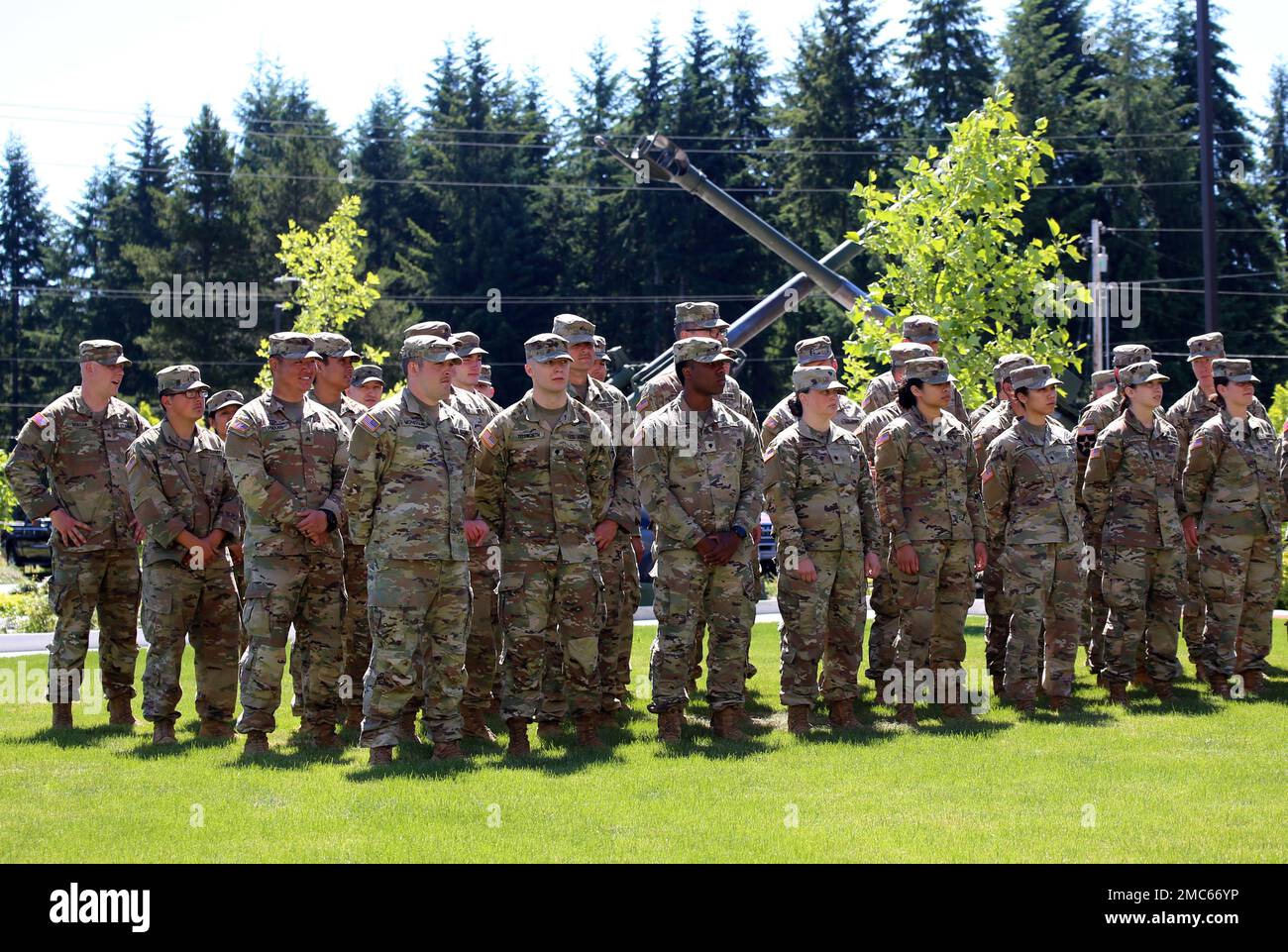Soldiers with 2nd Battalion, 146th Field Artillery Regiment, 81st ...