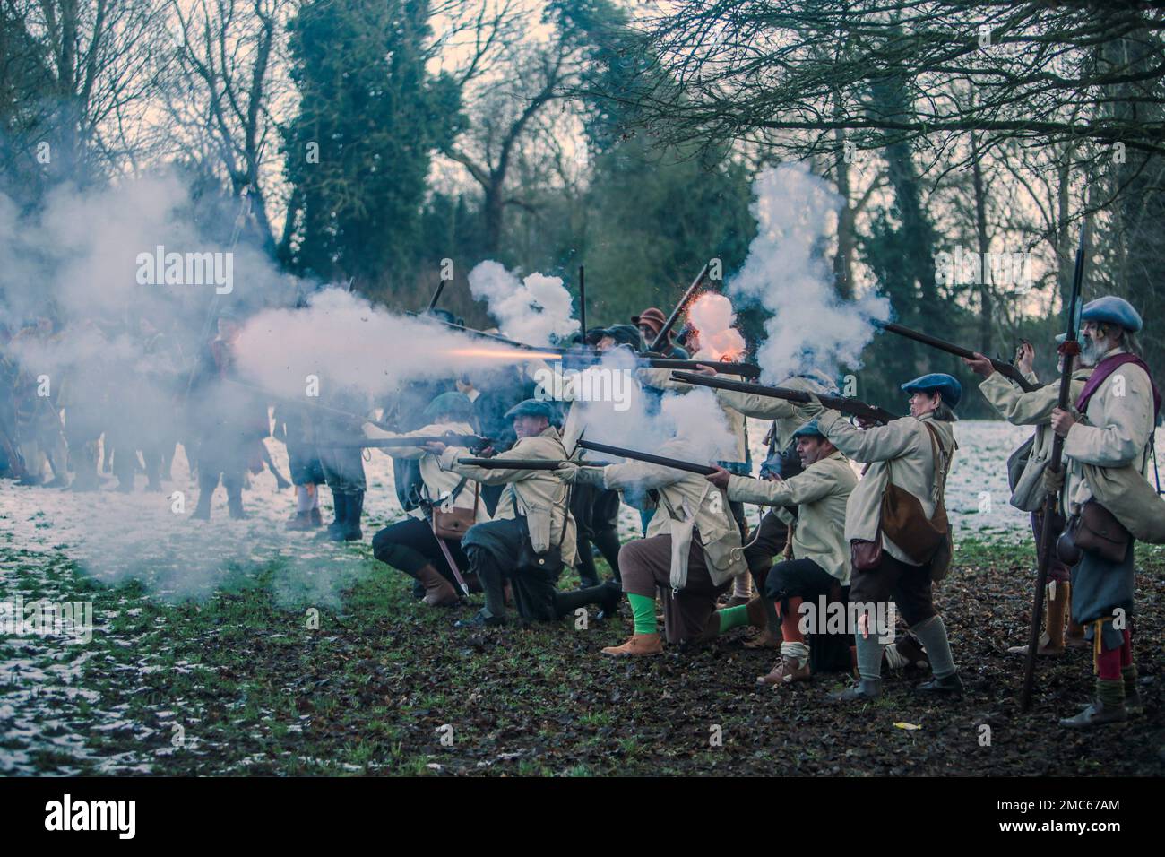 People in english civil war uniforms hi-res stock photography and ...