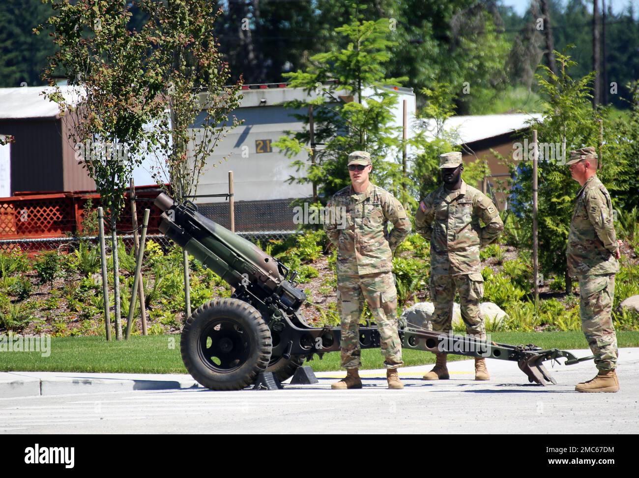 Soldiers with 2nd Battalion, 146th Field Artillery Regiment, 81st ...