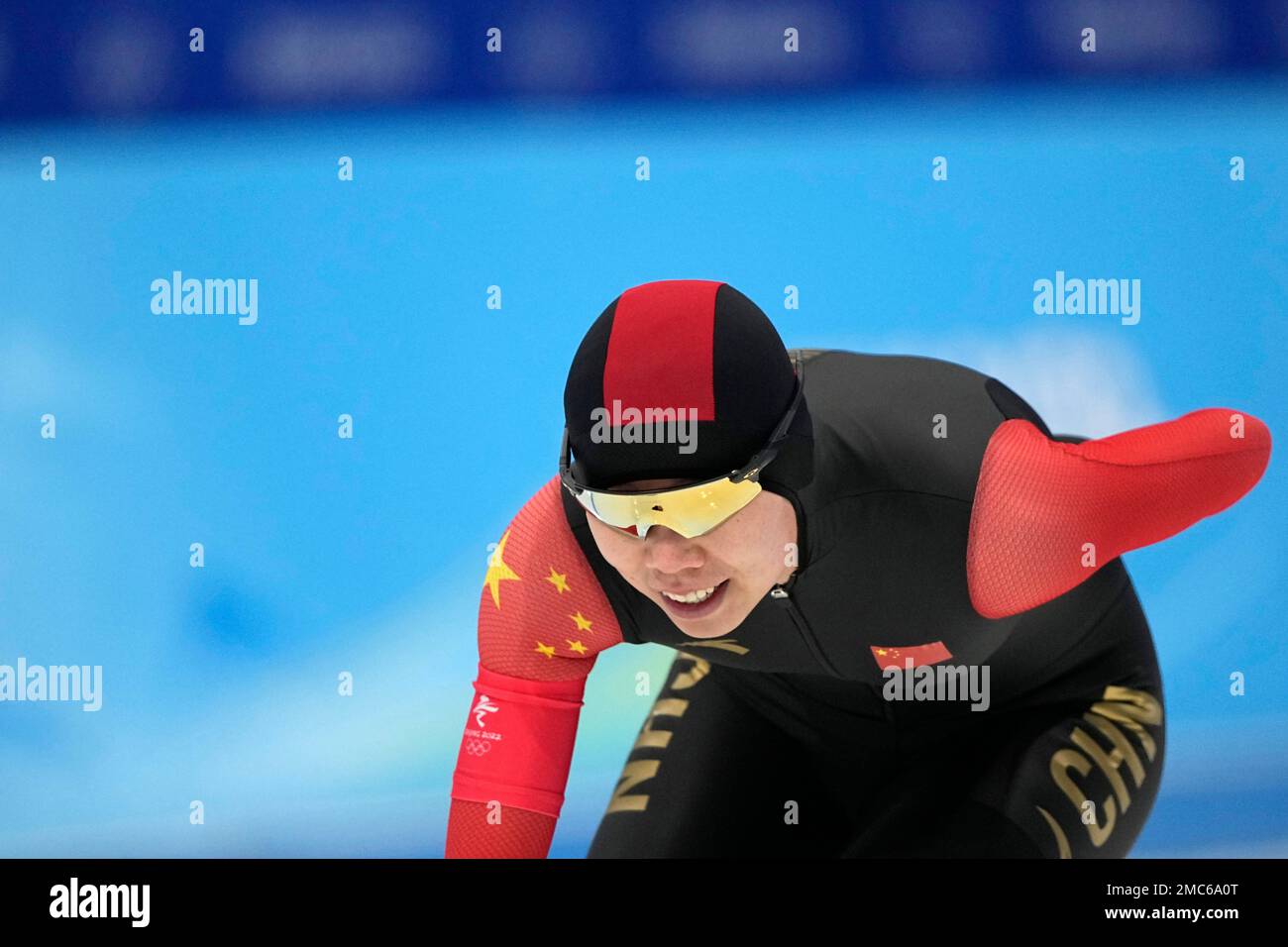 Yin Qi of China competes during the women's speedskating 1,000-meter ...