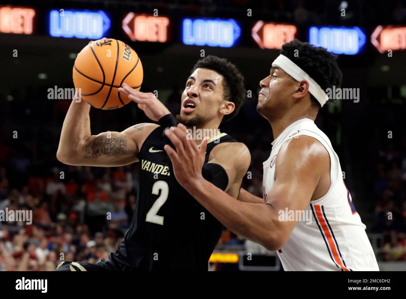 Vanderbilt guard Scotty Pippen Jr. (2) goes up for a layup as Auburn ...