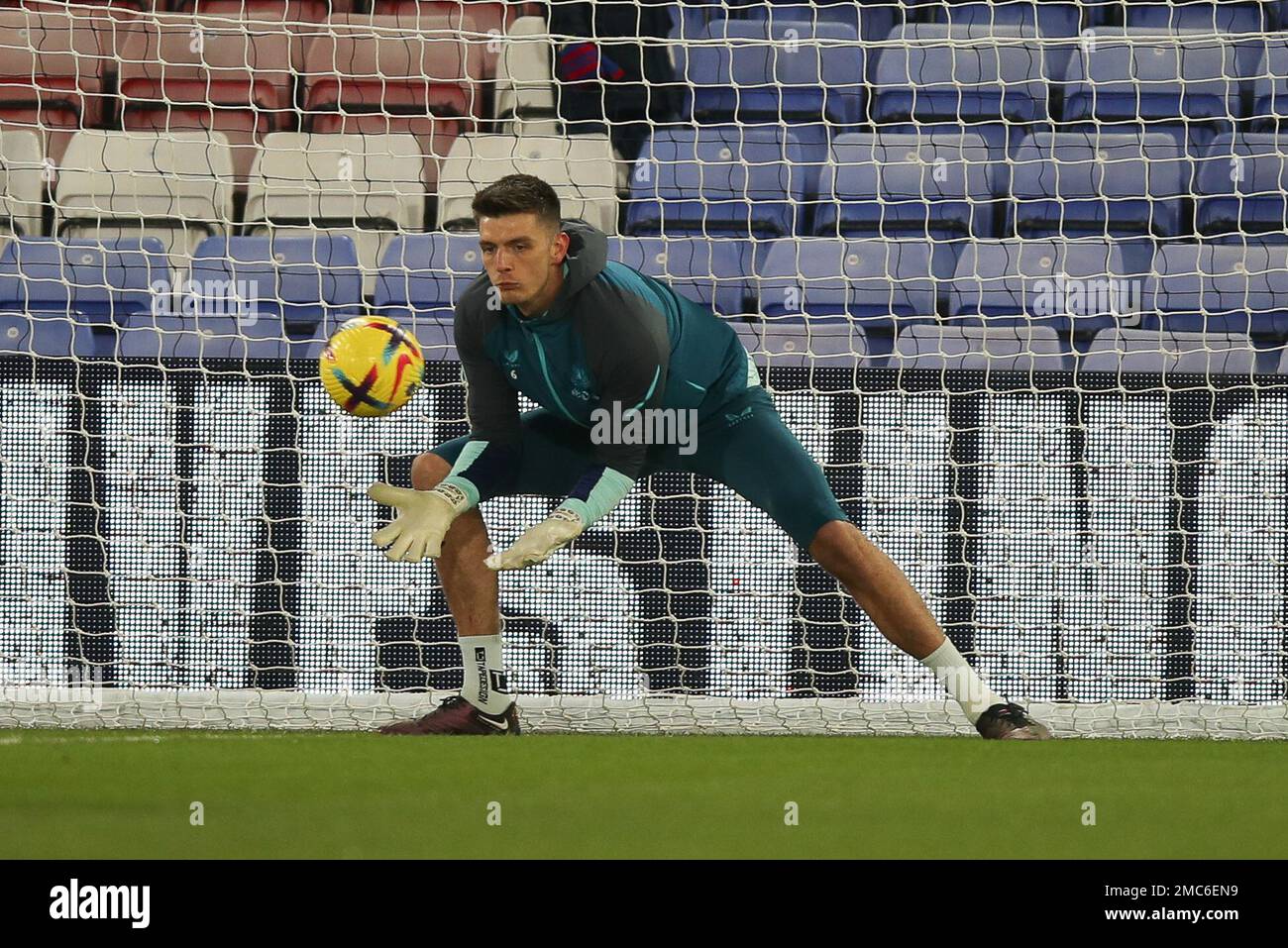 London, UK. 21st Jan, 2023. Newcastle Utd Goalkeeper Nick Pope warms up ...