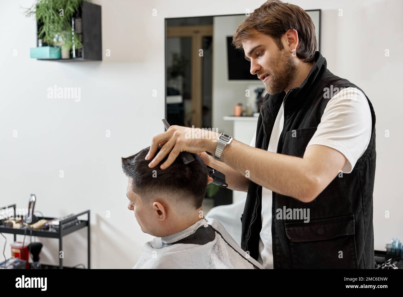 Barber hands shaving beard trimmer hi-res stock photography and images ...