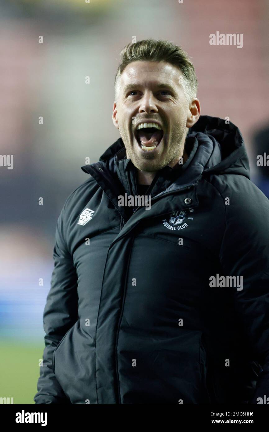 Rob edwards luton town manager hi-res stock photography and images - Alamy