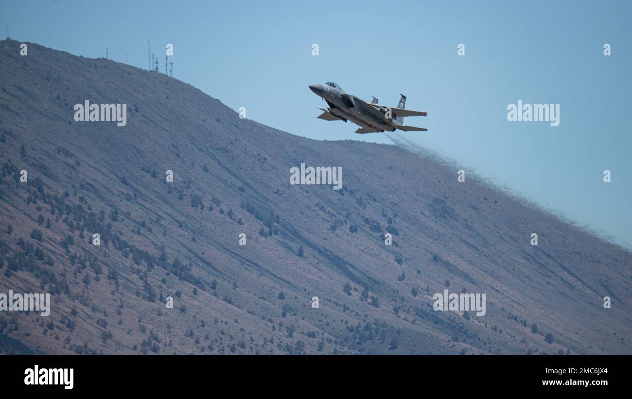 A U.S. Air Force F-15 Eagle flies over Klamath Falls, Oregon, June 25 ...