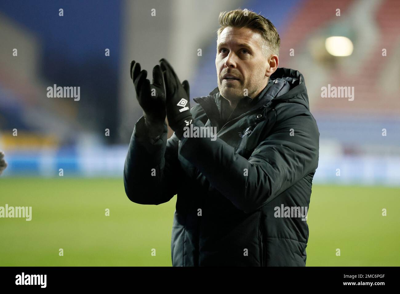 Rob edwards luton manager hi-res stock photography and images - Alamy