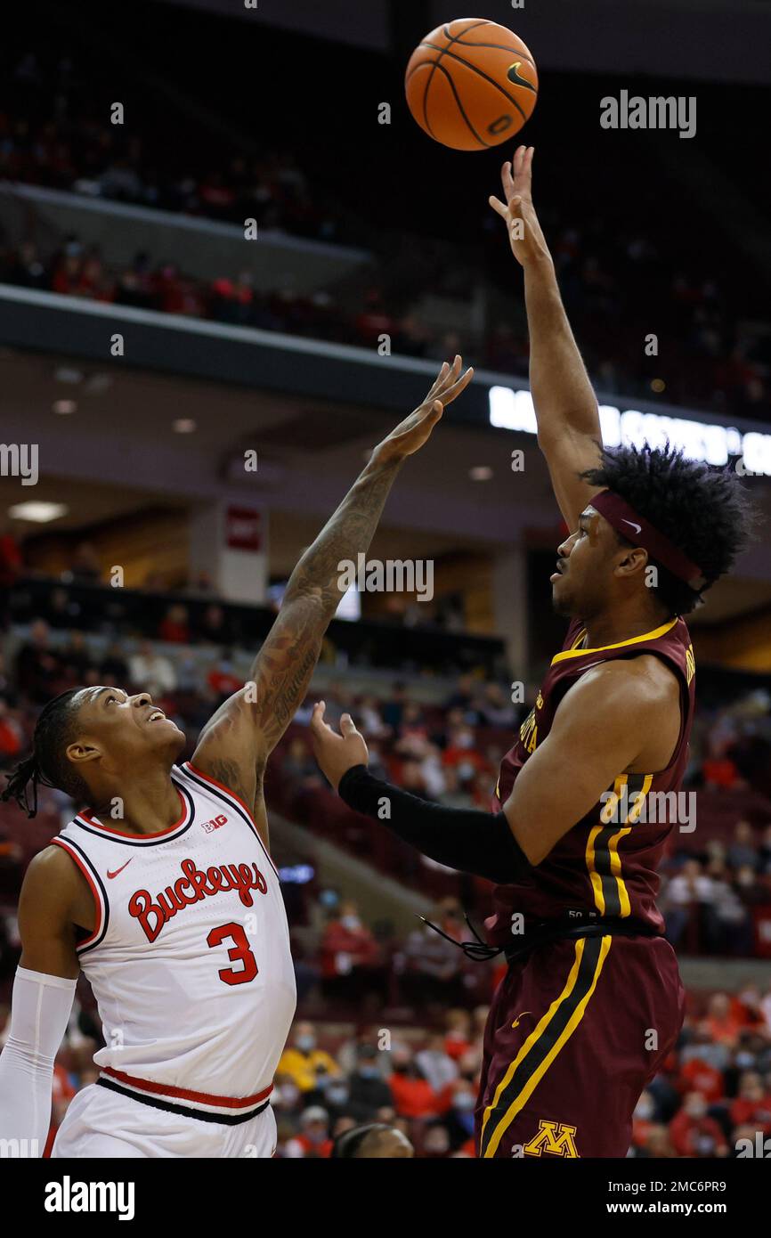 Minnesota's Eric Curry, right, shoots over Ohio State's Eugene Brown ...