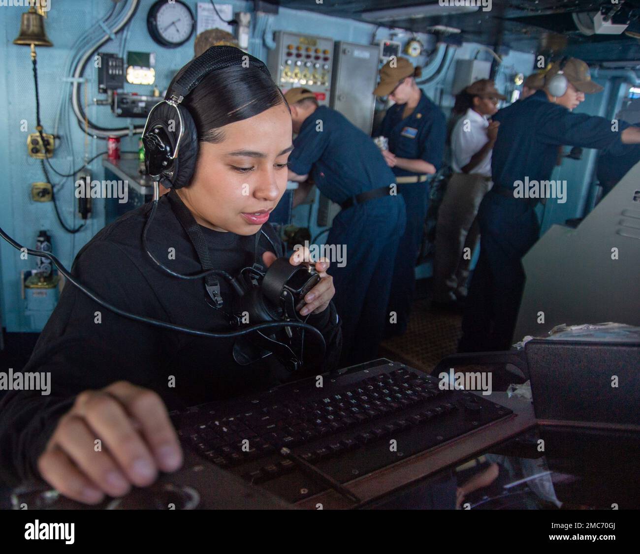 Radar operations aircraft carrier uss hi-res stock photography and ...