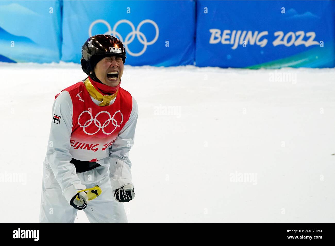 China's Xu Mengtao celebrates after winning a gold medal in the women's ...