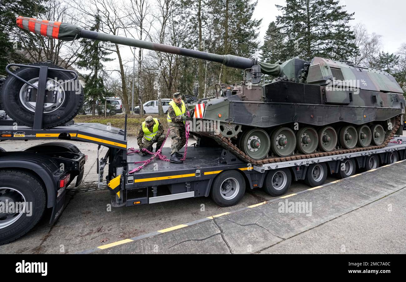 German soldiers load tank howitzers for transport to Lithuania at the ...