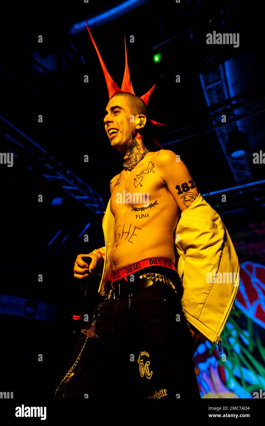 La sad live music hi-res stock photography and images - Alamy