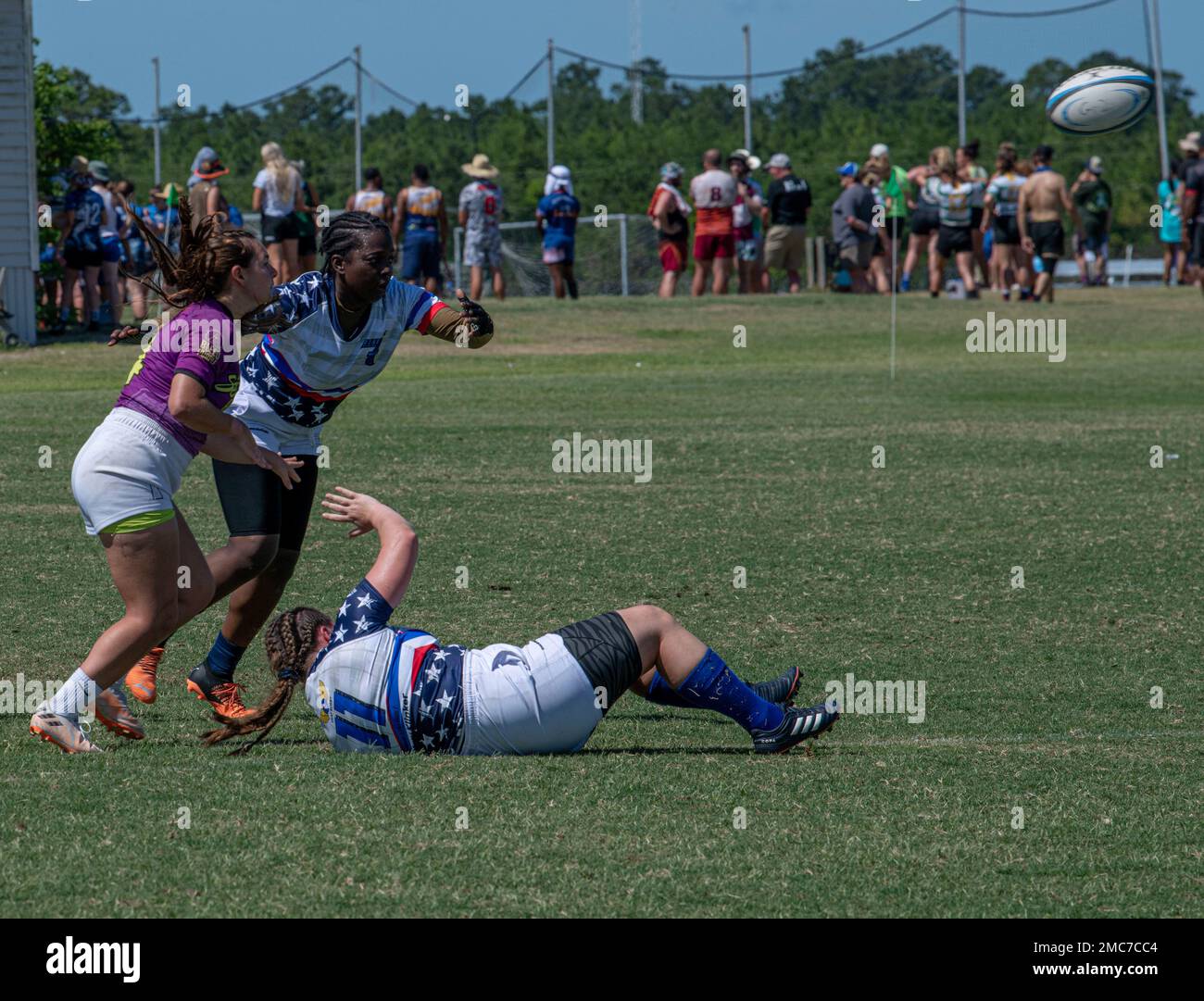Tackling in rugby players competing hi-res stock photography and images ...