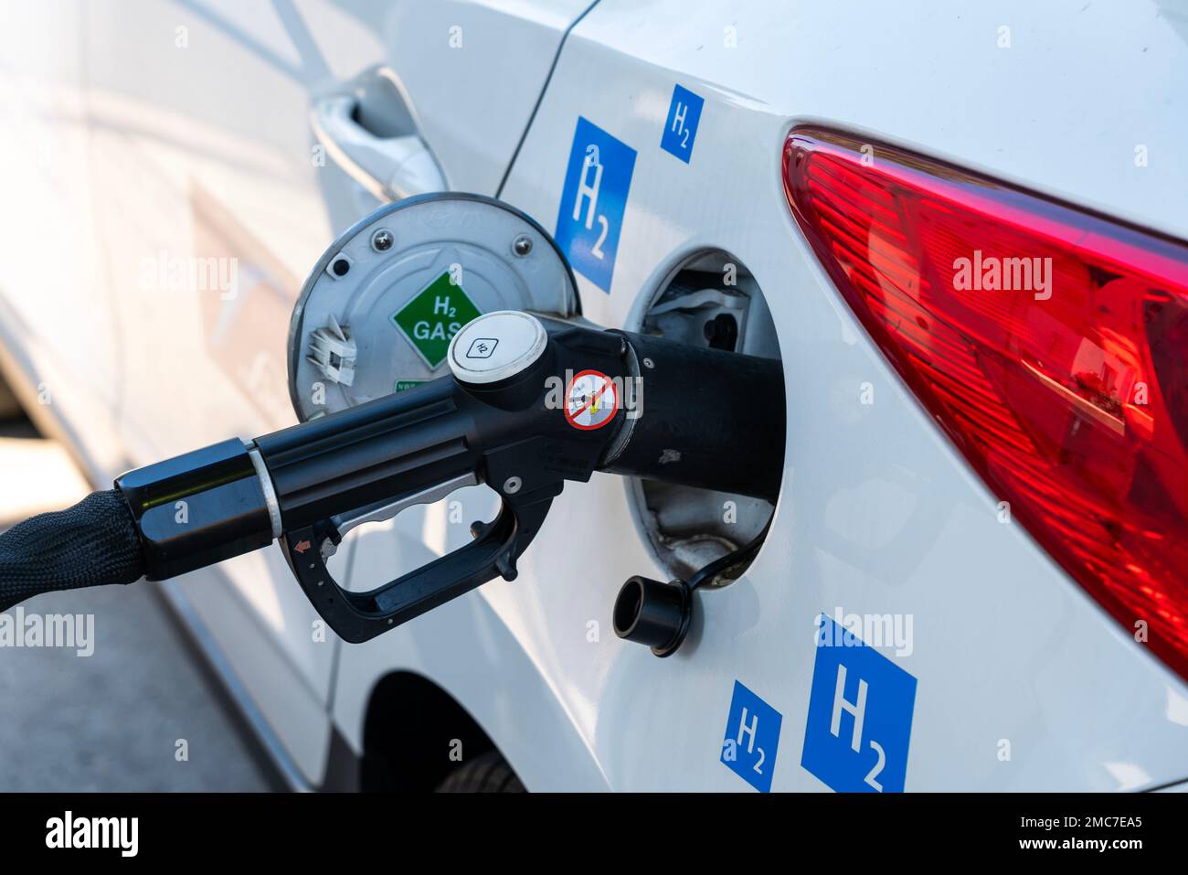 refueling hydrogen car with hydrogen Stock Photo - Alamy