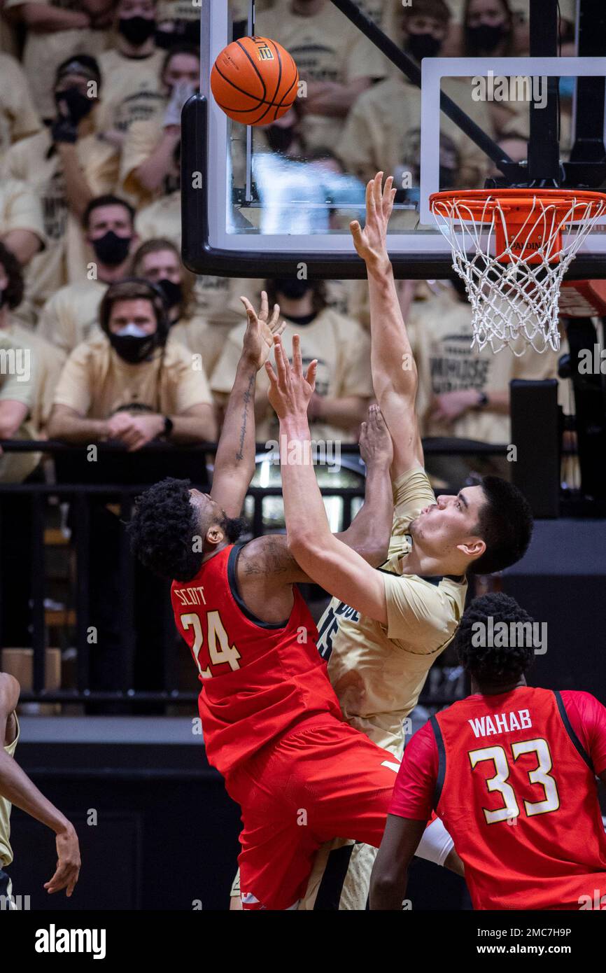 Purdue center Zach Edey (15) attempts to block a shot by Maryland ...