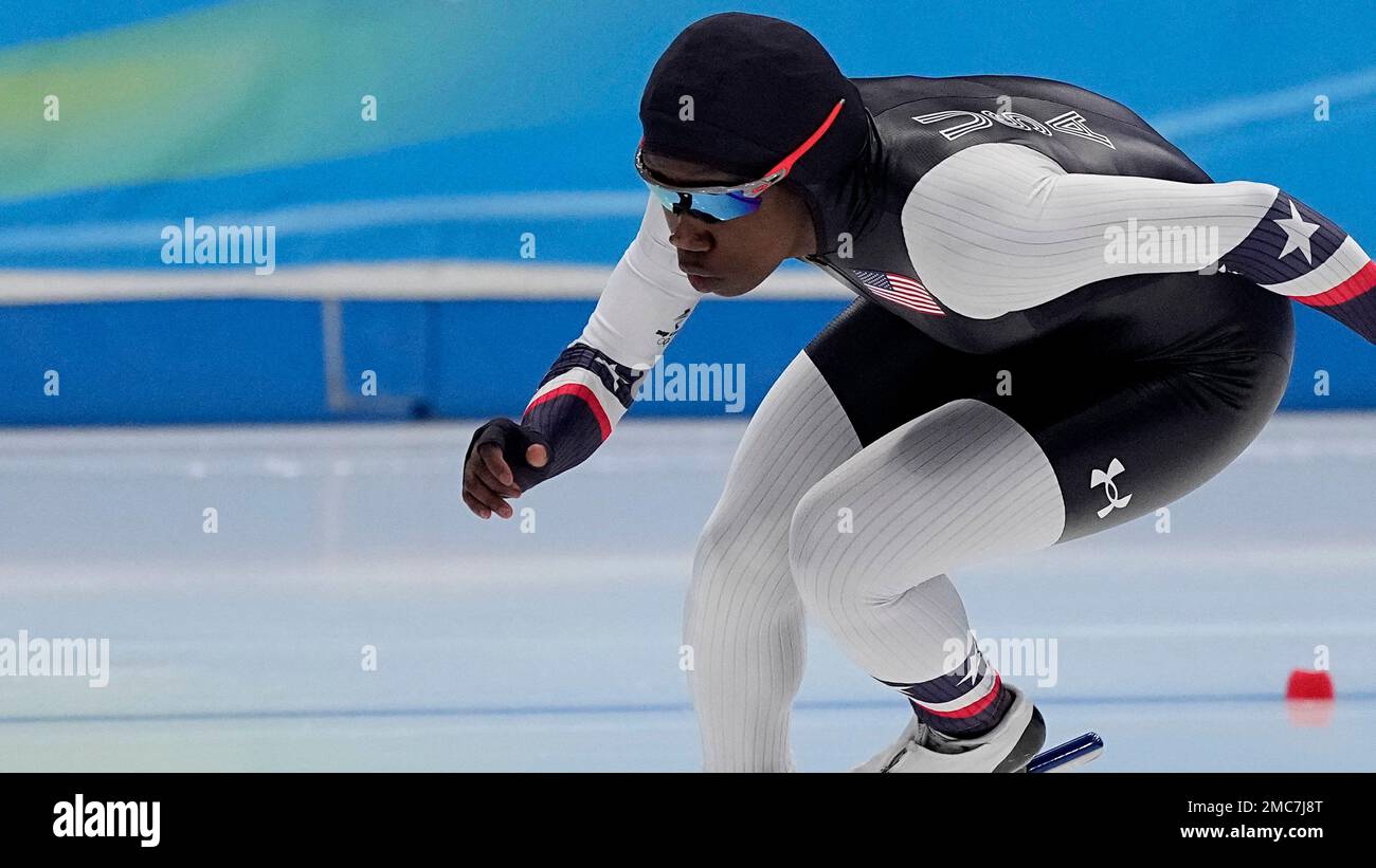 Erin Jackson of the United States competes in the speedskating women's ...