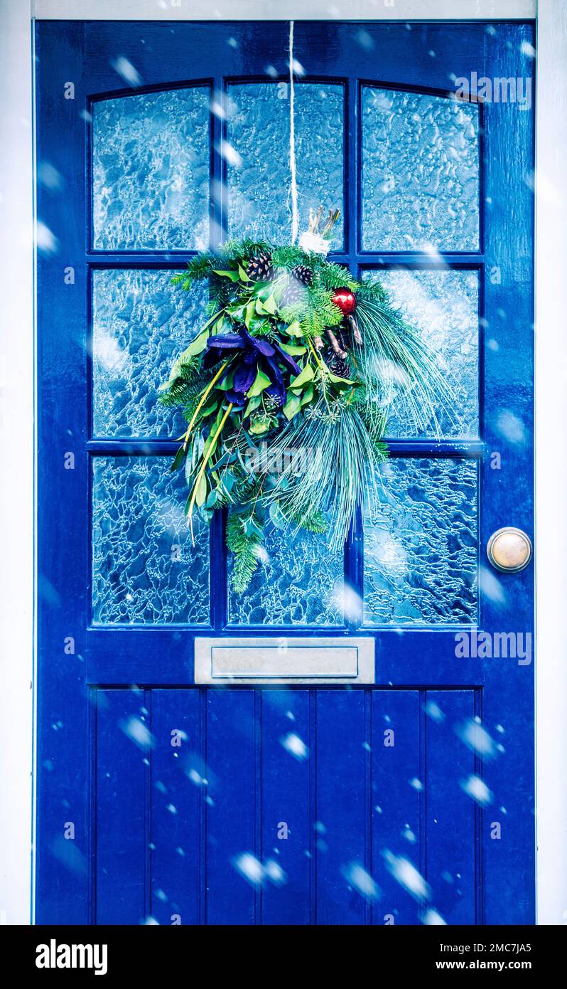 Front door snow scene hi-res stock photography and images - Alamy