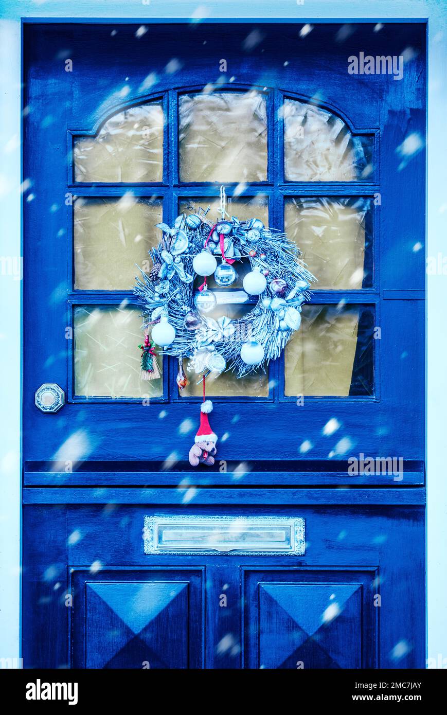 Front door snow scene hi-res stock photography and images - Alamy