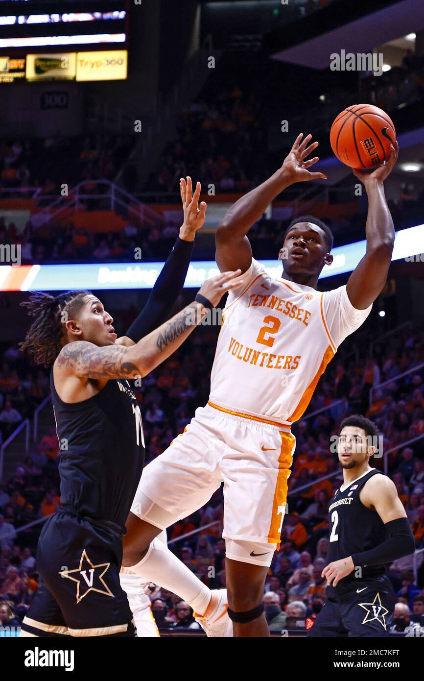 Tennessee forward Brandon Huntley-Hatfield (2) shoots over Vanderbilt ...