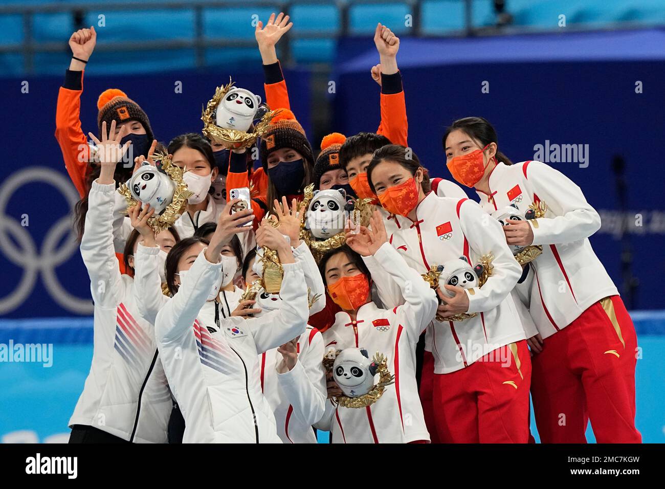 Teams take a selfie following the victory ceremony for the women's 3000 ...