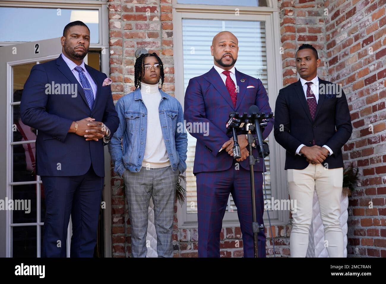 FedEx driver D'Monterrio Gibson, second from left, stands with his ...