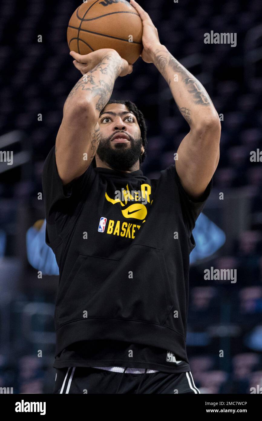 Los Angeles Lakers forward Anthony Davis warms up before an NBA ...