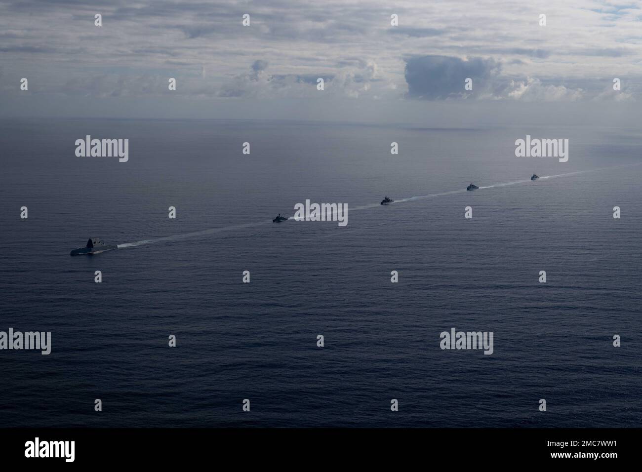 220625-N-YN807-1759 PACIFIC OCEAN – Zumwalt-class Guided Missile ...