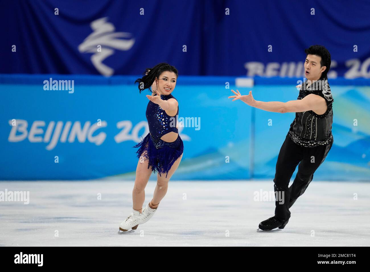Wang Shiyue and Liu Xinyu, of China, perform their routine in the ice ...