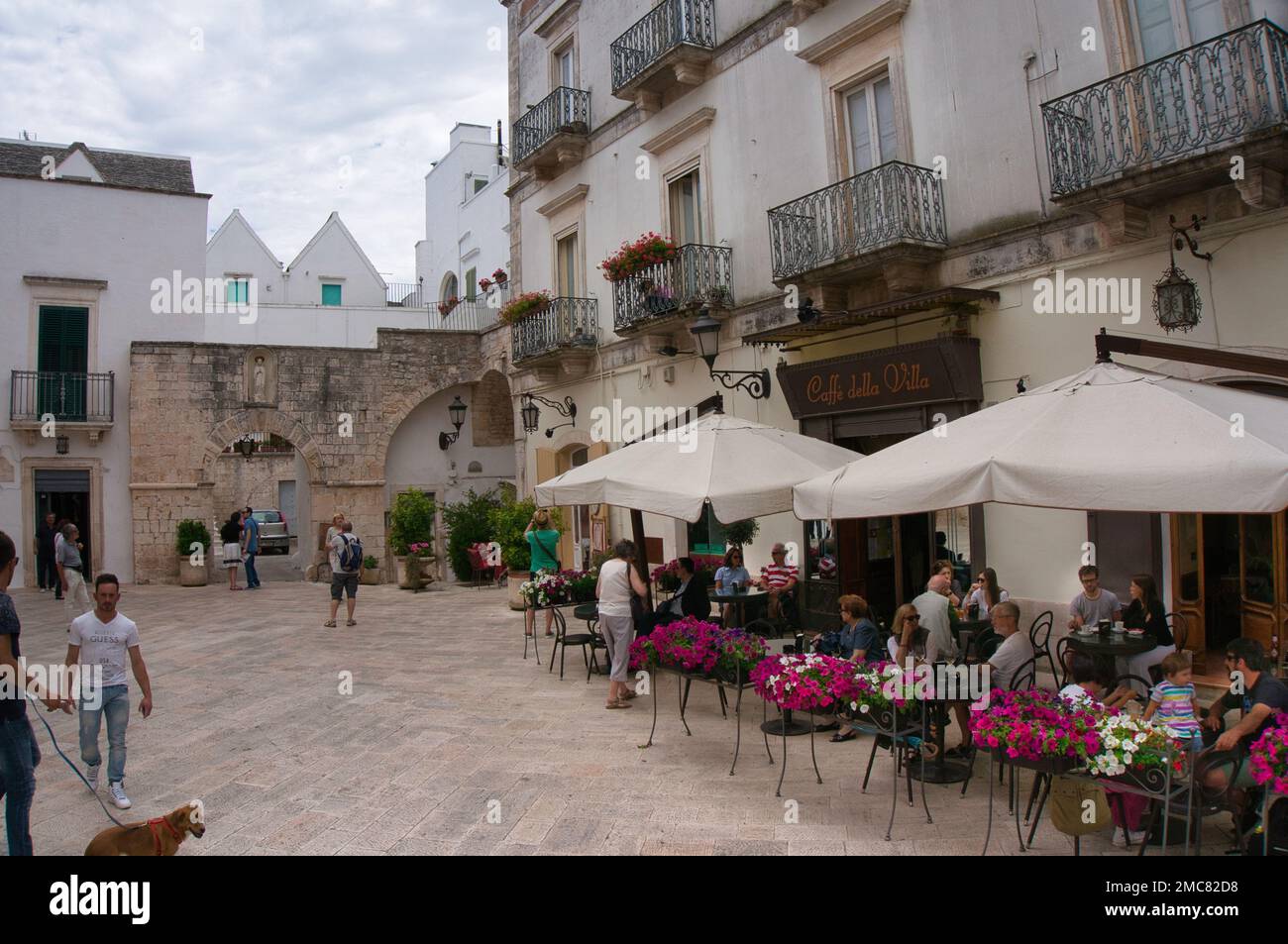 Cafe relaxation hi-res stock photography and images - Alamy