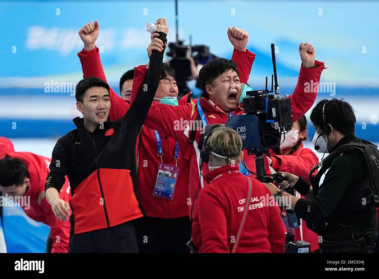 Gao Tingyu of China celebrates with his team after winning the gold ...