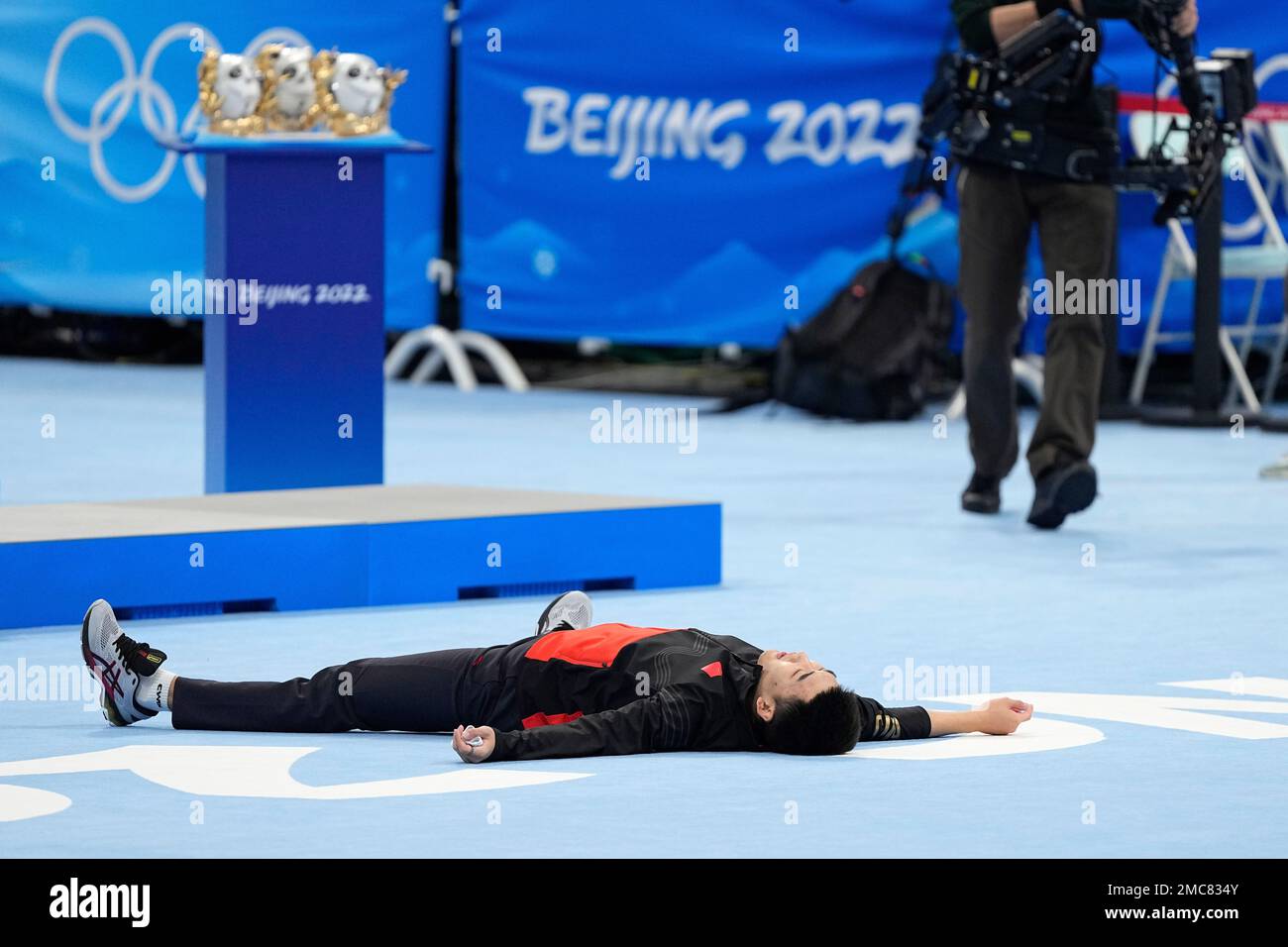 Gao Tingyu of China reacts after winning the gold medal and setting an ...
