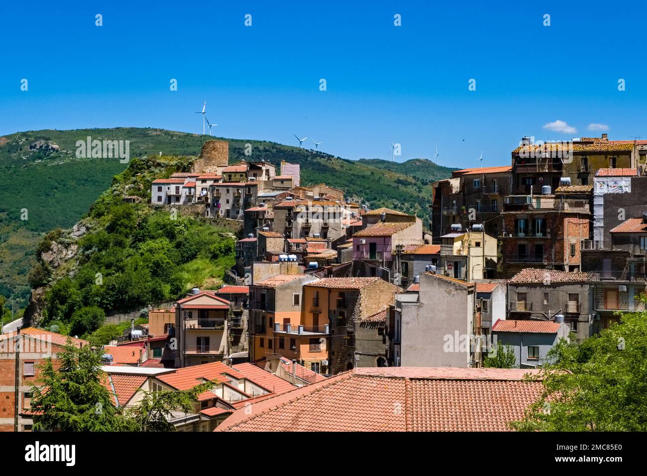 Castel on hill hi-res stock photography and images - Alamy