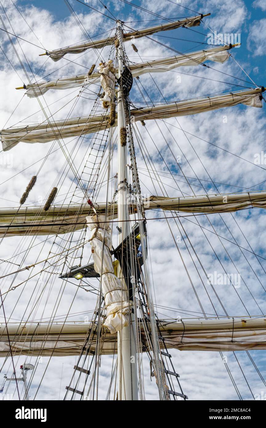 Mast close up view of mask of a tall ship Stock Photo - Alamy